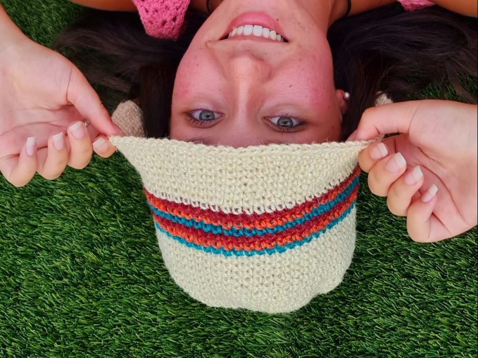 Bucket hat tejido con yute a crochet - CukiCrochet